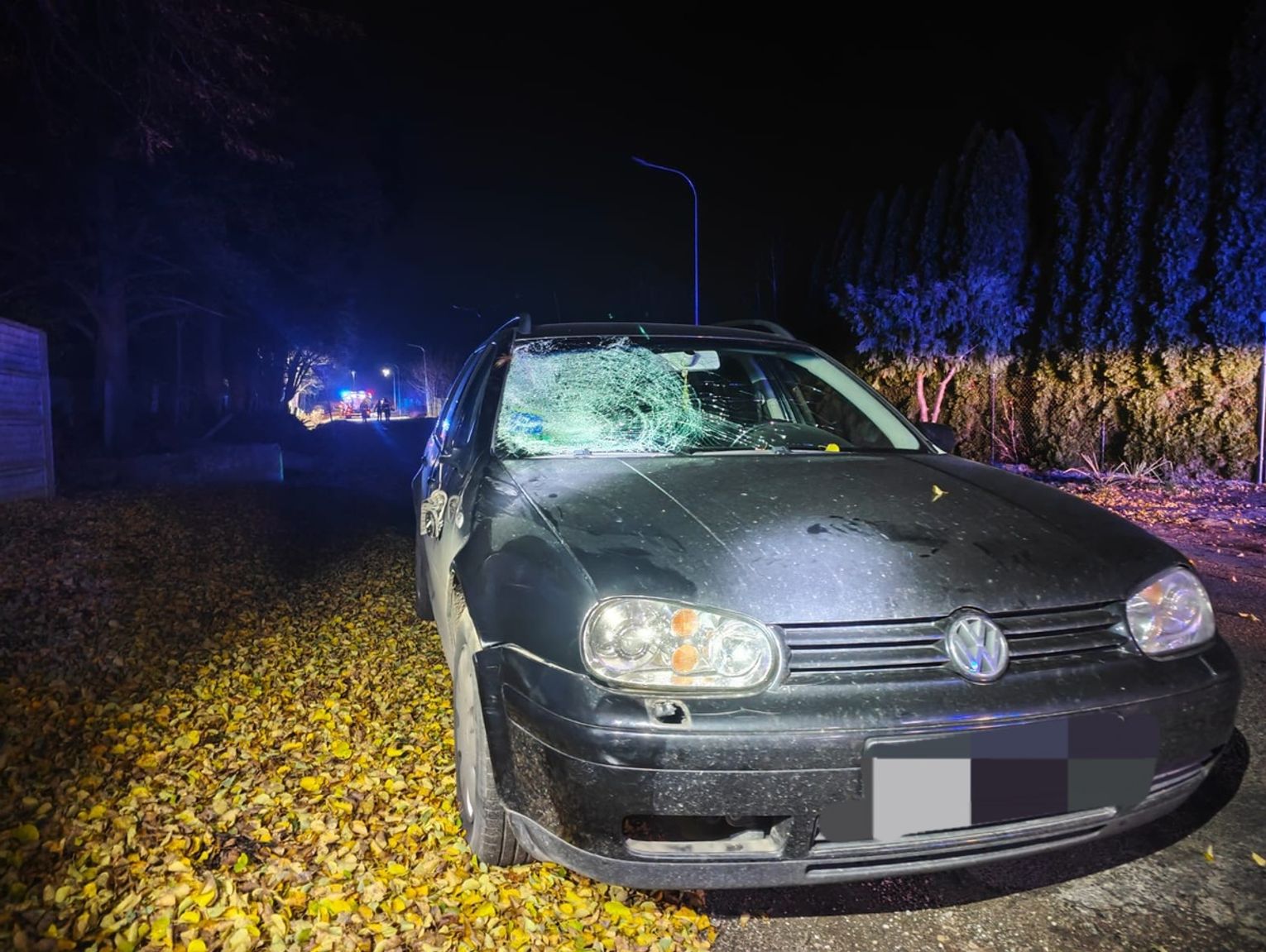 Kierowca vw potrącił 15-letnią dziewczynę. Lądował LPR