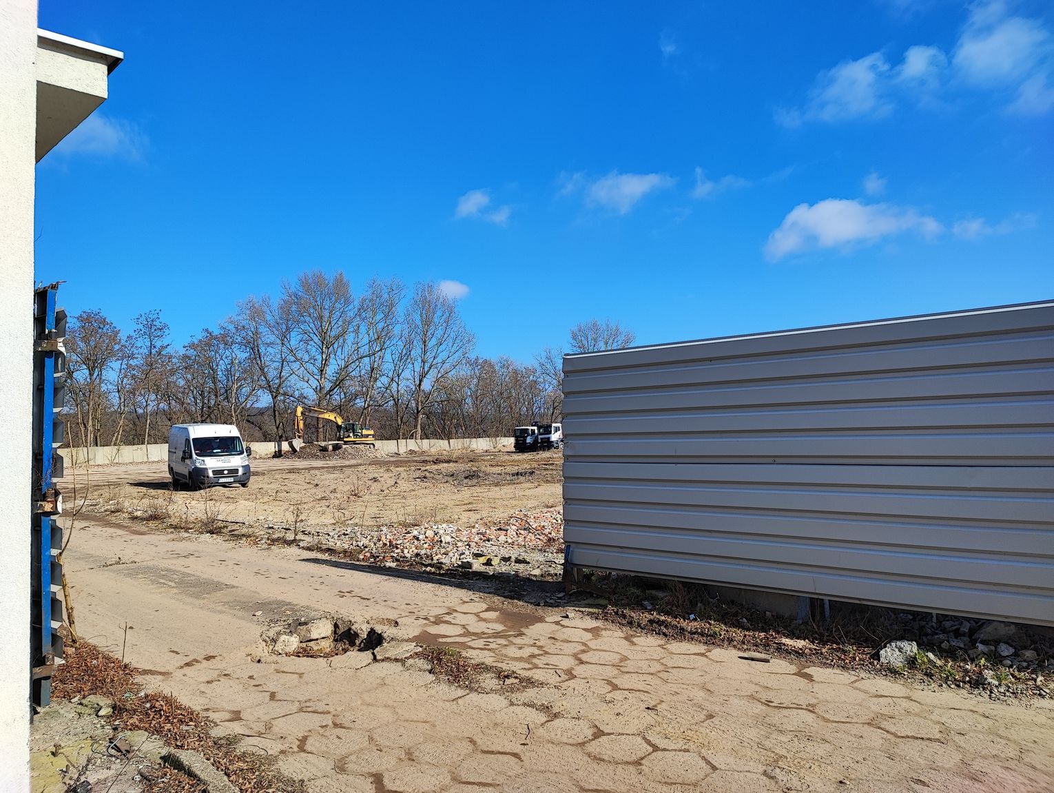Na placu budowy przy ul. Toruńskiej znaleziono pocisk artyleryjski 88 mm