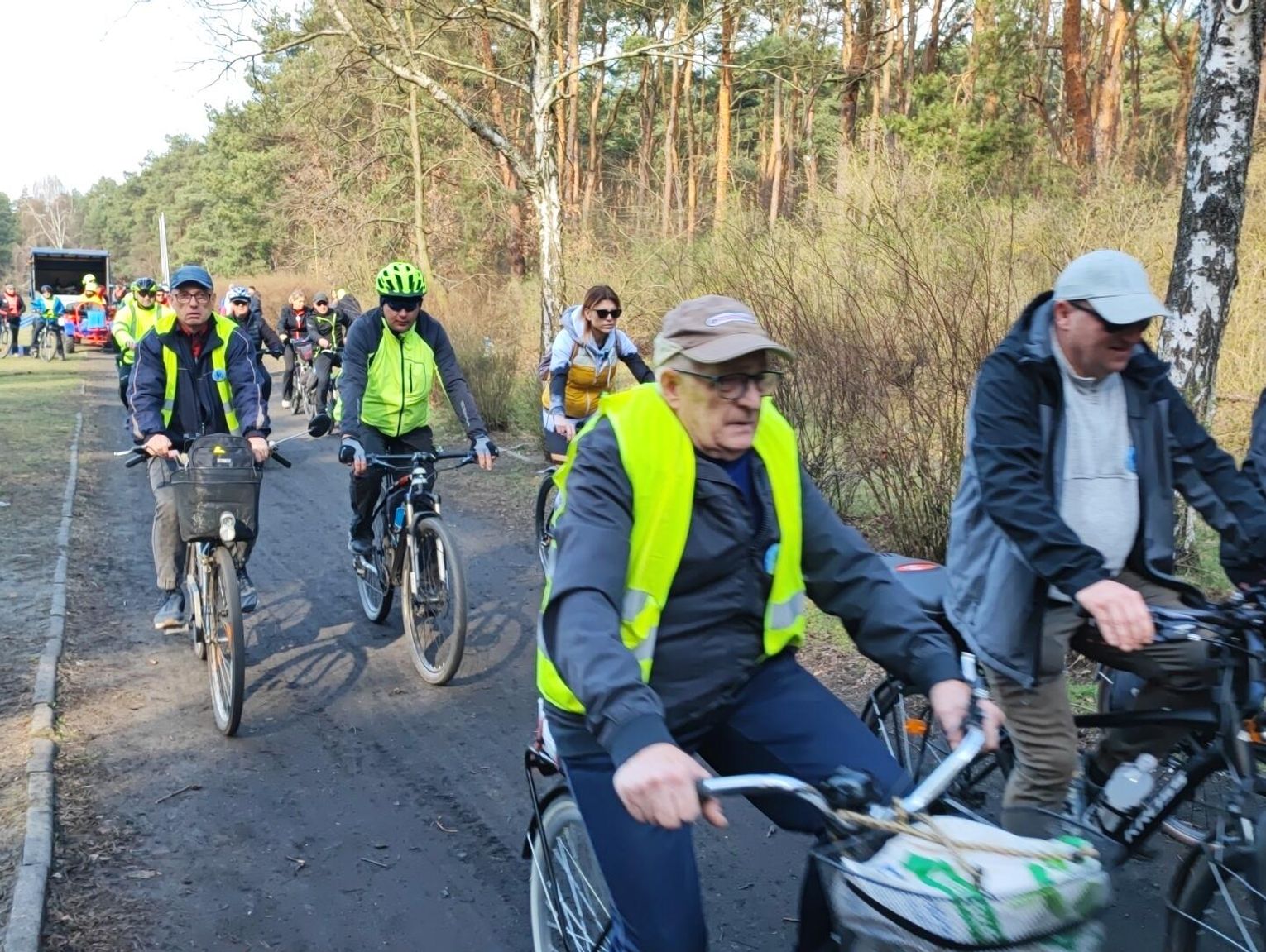 Rowerzyści oficjalnie rozpoczęli sezon. Na starcie ponad 100 uczestników