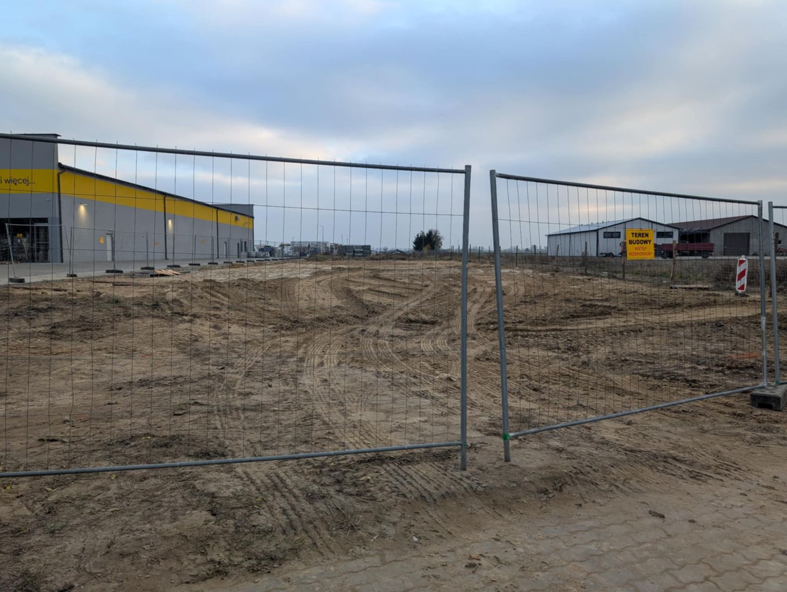 Ruszyła budowa marketu Dino przy ul. Wojska Polskiego w Kowalu. Miasto ...