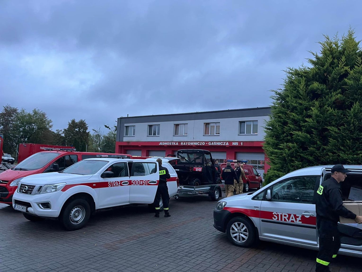 Strażacy z regionu pojechali na południe Polski, a harcerze organizują ...