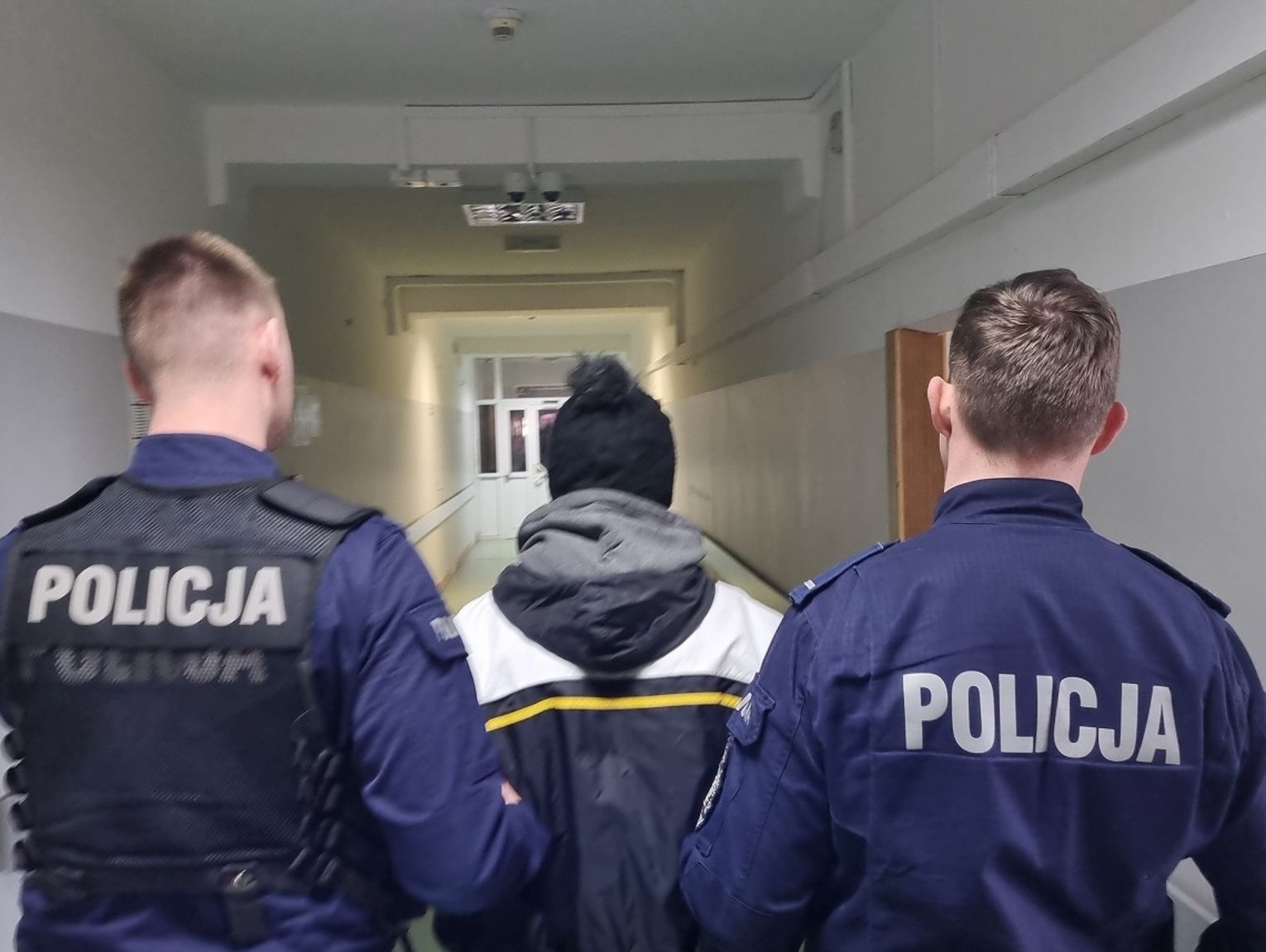 Włoclawianin płacił znalezioną karta bankomatową i włamywał się do ...